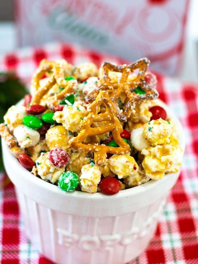 Christmas White Trash Popcorn Snack Mix - Soulfully Made